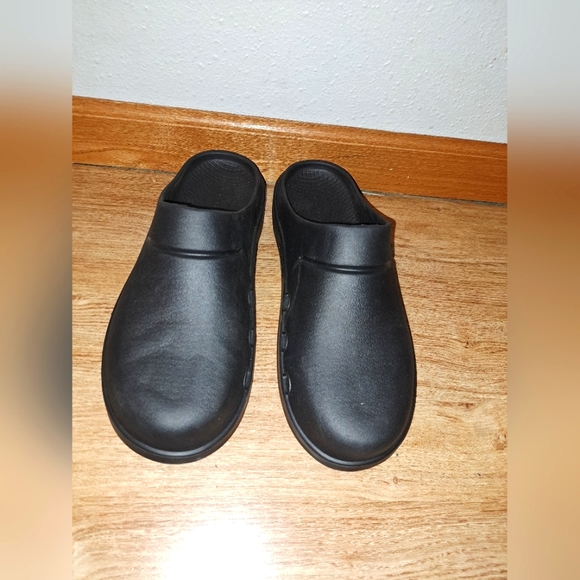 OOFOS | Shoes | Oofos Oocloog Black Casual Slip On Recovery Unisex ...